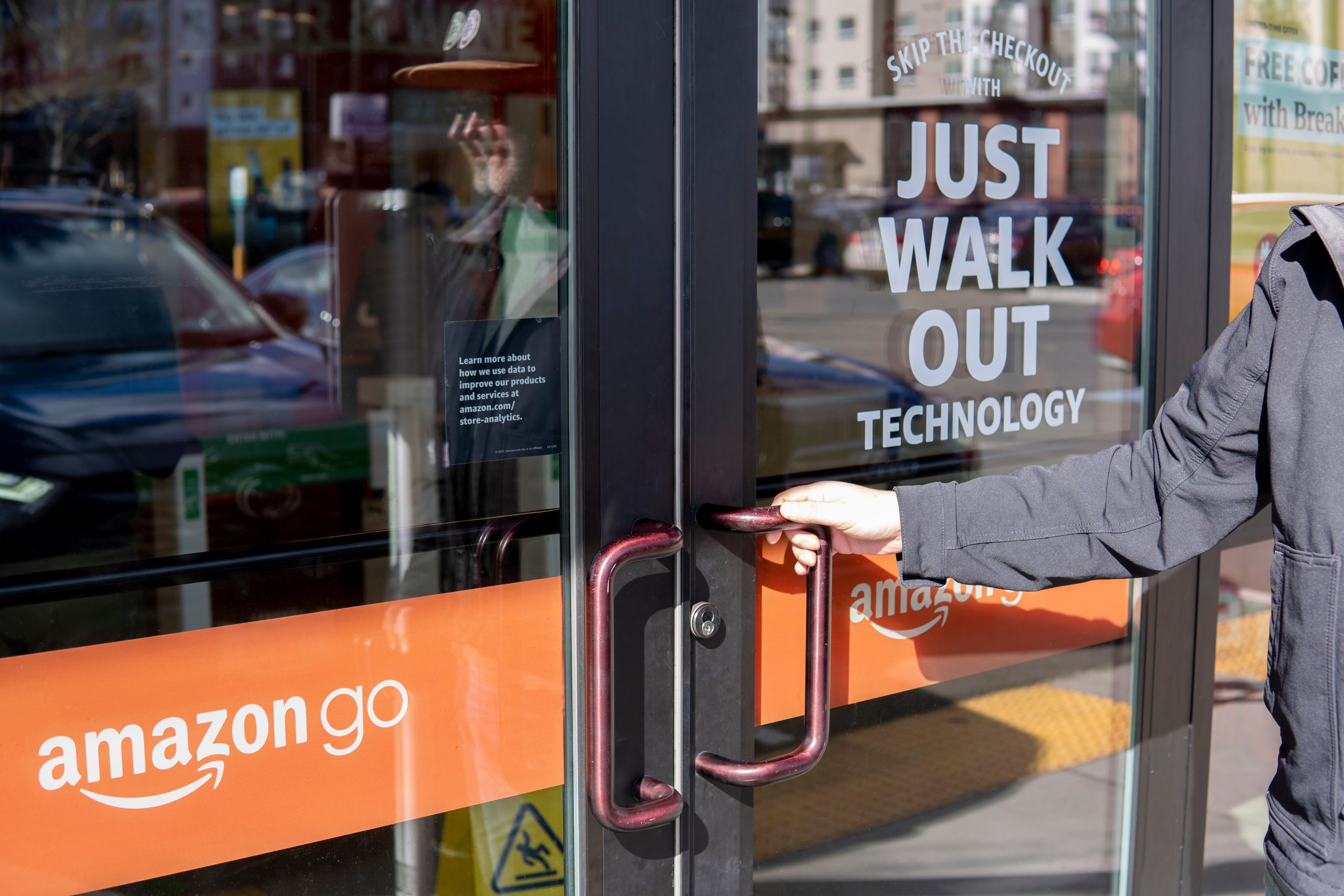 Just Walk Out : la technologie sans caisse d'Amazon prend la porte - Krooga