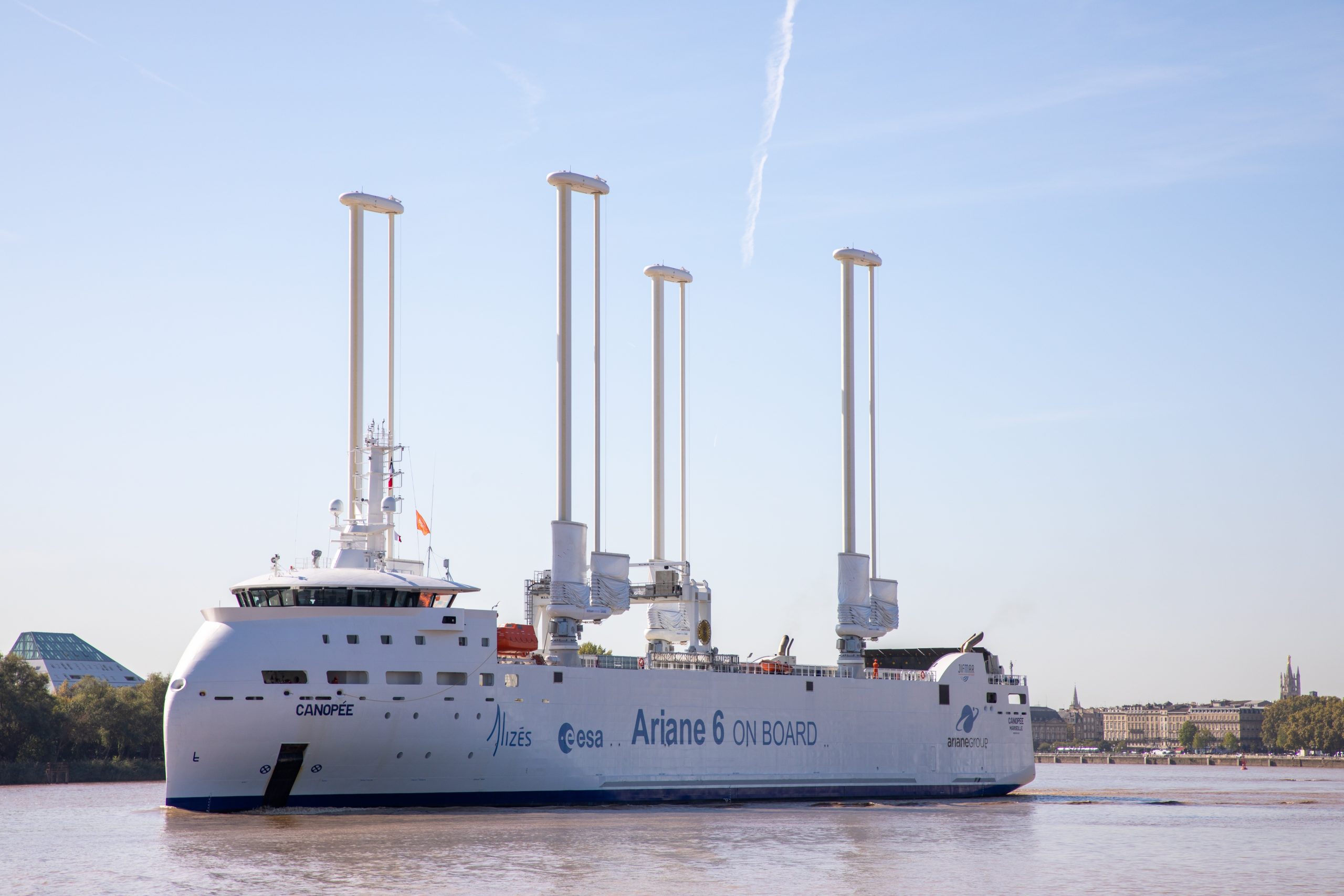 Les satellites Amazon Leo prennent la mer à bord du cargo Canopée d ...